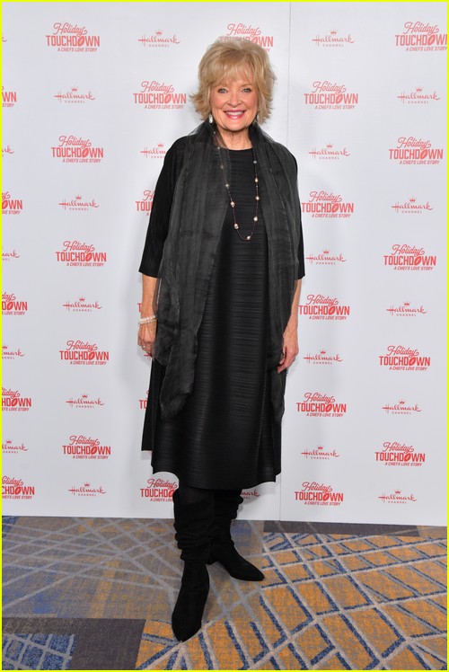 Tyler Hynes & Hunter King Get Support From Hallmark Stars & Kansas City ...