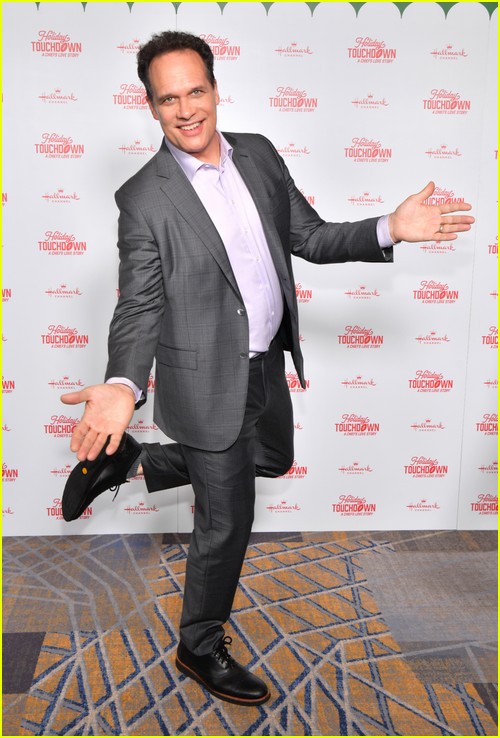 Tyler Hynes & Hunter King Get Support From Hallmark Stars & Kansas City ...