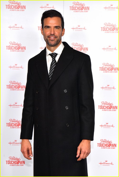 Tyler Hynes & Hunter King Get Support From Hallmark Stars & Kansas City ...