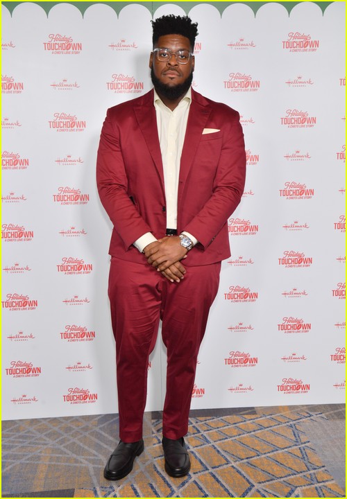 Tyler Hynes & Hunter King Get Support From Hallmark Stars & Kansas City ...