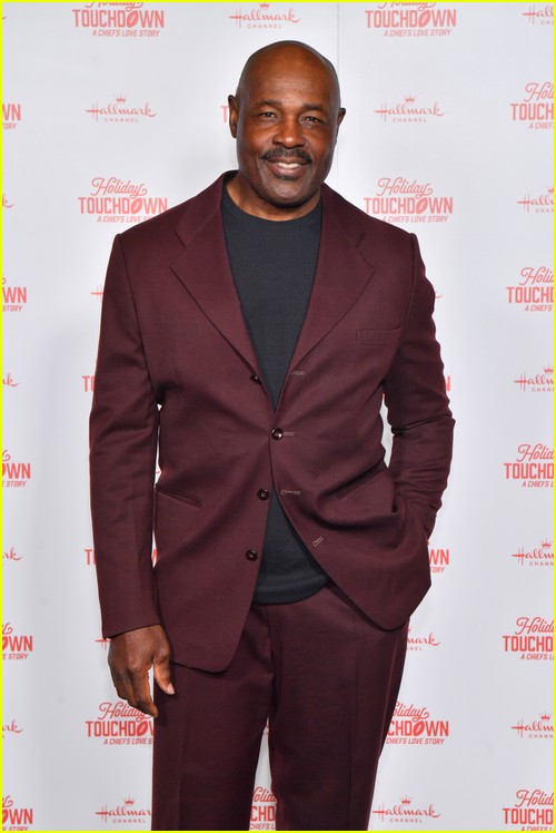 Tyler Hynes & Hunter King Get Support From Hallmark Stars & Kansas City ...