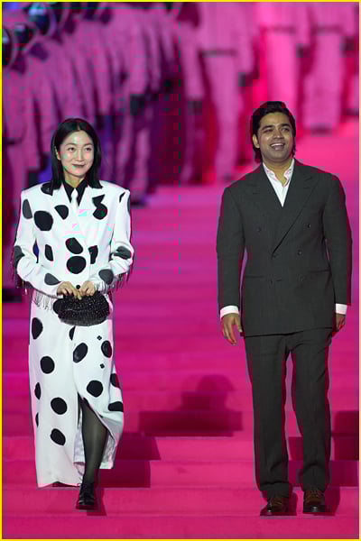 Lee Jung-jae, Lee Byung-hun & More Walk Down Pink Steps at ‘Squid Game ...