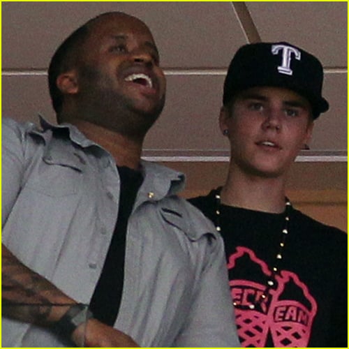 Justin Bieber Unfollows Scooter Braun & 4 Other Key Team Members, One ...