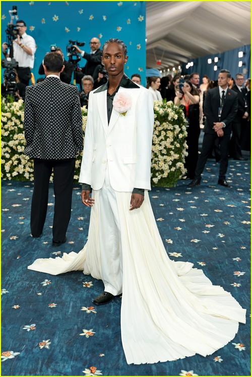 Every Celeb at Met Gala 2025 – See All Red Carpet Photos & Full Guest ...