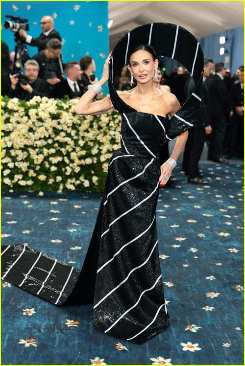 Every Celeb at Met Gala 2025 – See All Red Carpet Photos & Full Guest List (Updating Live All ...