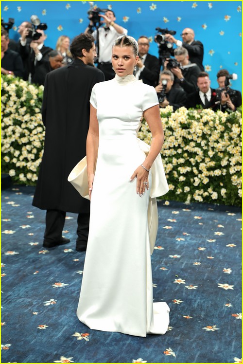 Every Celeb at Met Gala 2025 – See All Red Carpet Photos & Full Guest List (Updating Live All ...