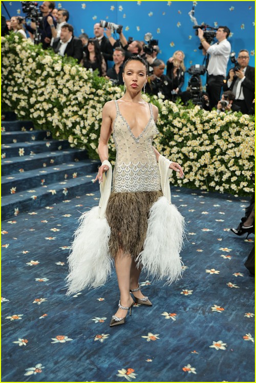Every Celeb at Met Gala 2025 – See All Red Carpet Photos & Full Guest ...