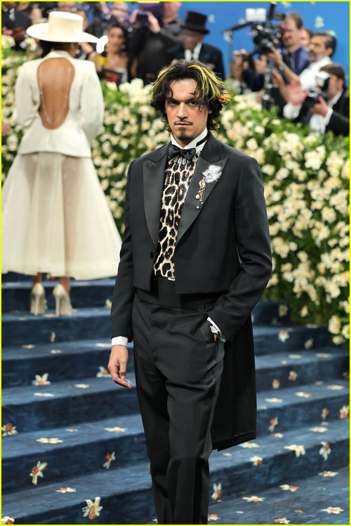 Every Celeb at Met Gala 2025 – See All Red Carpet Photos & Full Guest List (Updating Live All ...