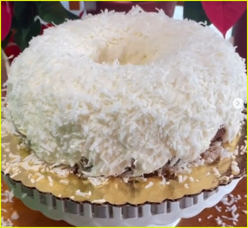 Tom Cruise’s Famous ‘Christmas Cake’ Is On Sale & Available to Ship in ...