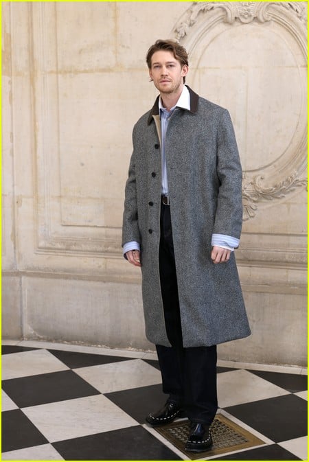 Dior Homme’s Paris Show Draws Star-Studded Crowd with Robert Pattinson ...