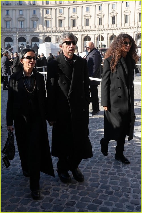 Anne Hathaway, Donatella Versace, & More Gather in Italy for Valentino ...